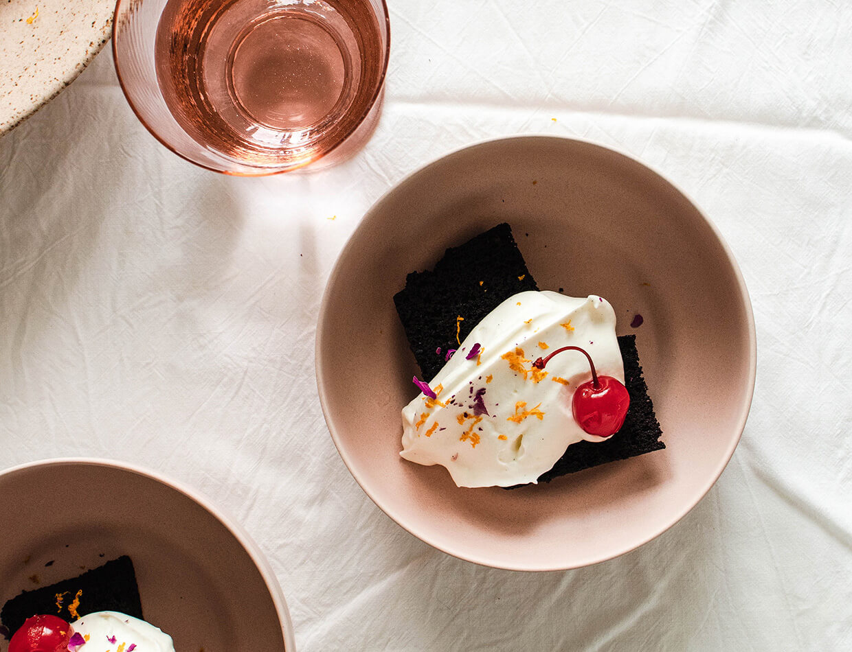One chocolate cake - three ways to serve