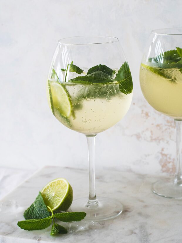 Hugo spritz (light elderflower Prosecco cocktail)